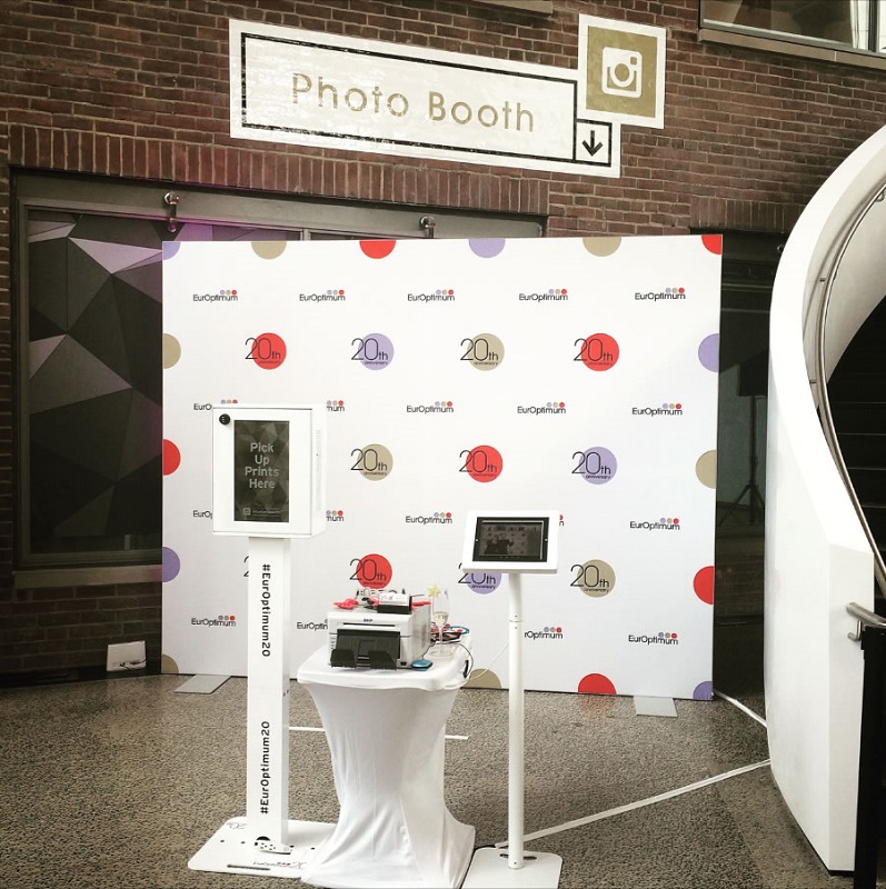 Rent Photo Booth Displays | Best Displays & Graphics