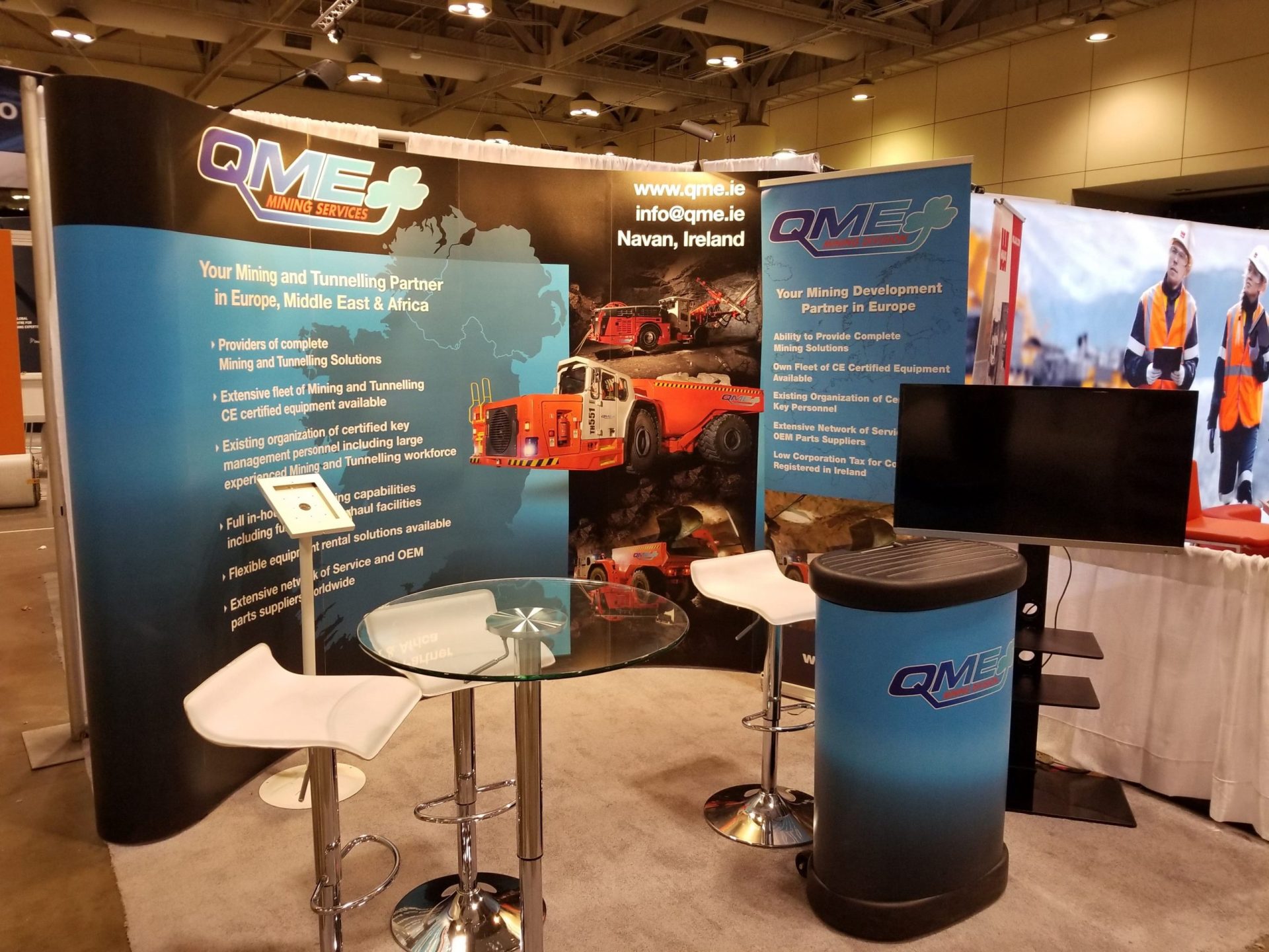 Vinyl Signs & Displays In Toronto | Best Displays & Graphics